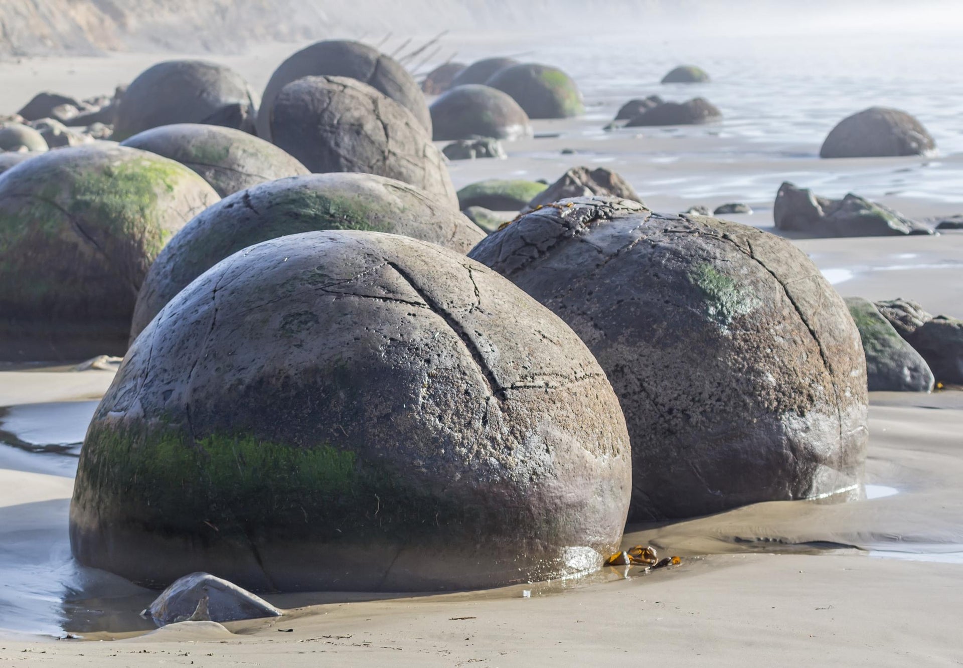 175 photos of Spherical Mineral Boulders – Fotoref