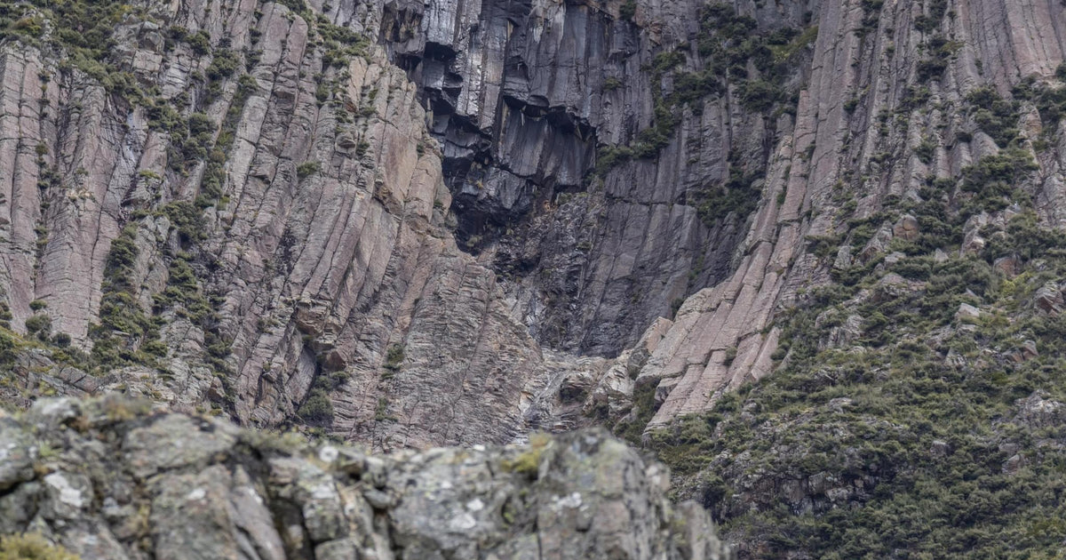 313 photos of Rhyolite Volcanic Columns – Fotoref