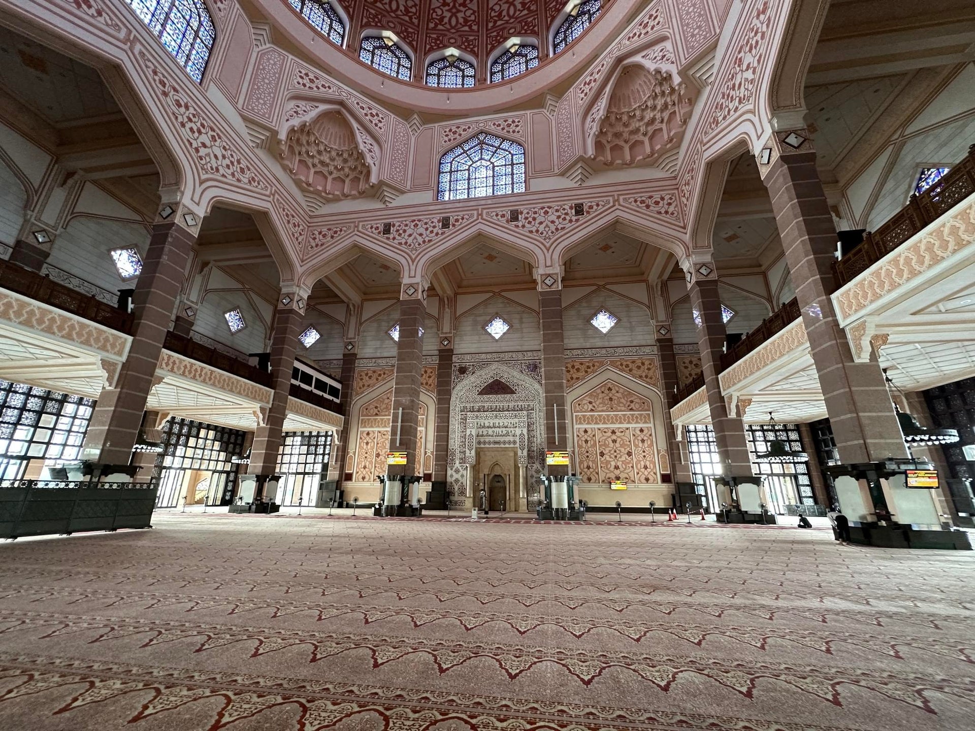 181 photos of Big Pink-Domed Mosque – Fotoref