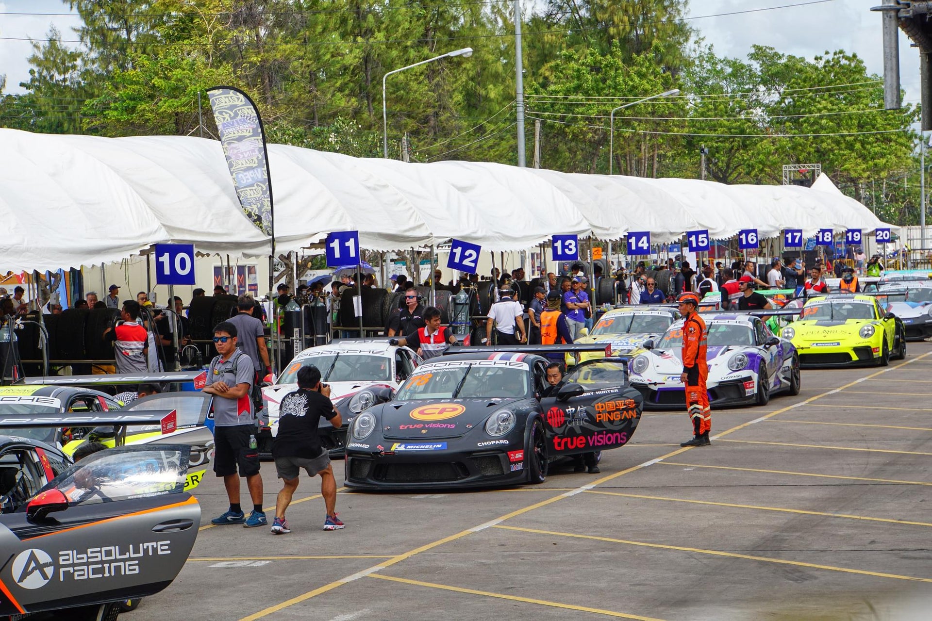 387 photos of Porsche Race Pit Stop – Fotoref