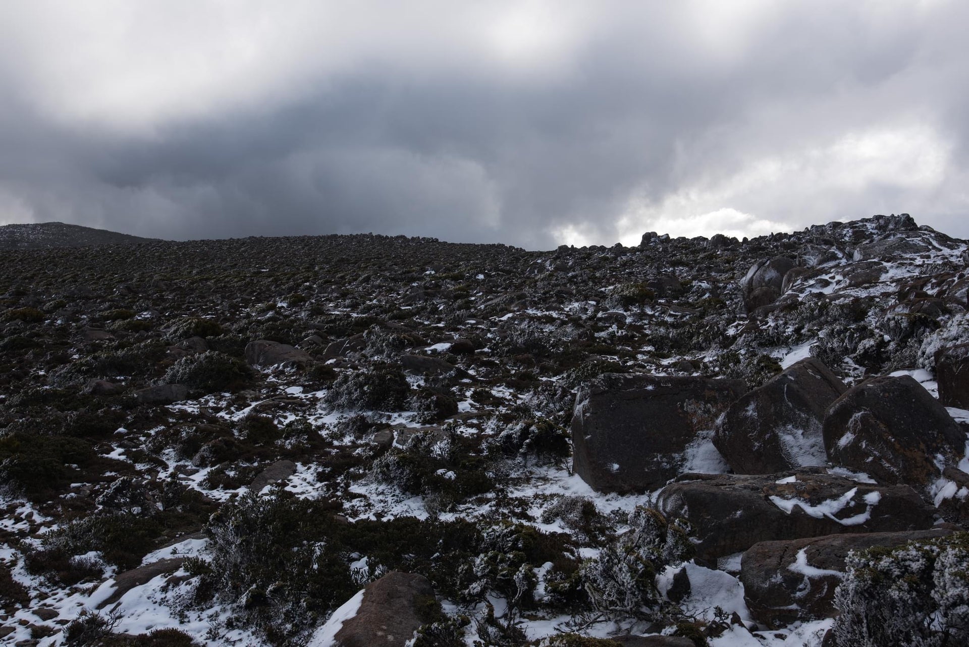 209 photos of Snowy Rocks – Fotoref