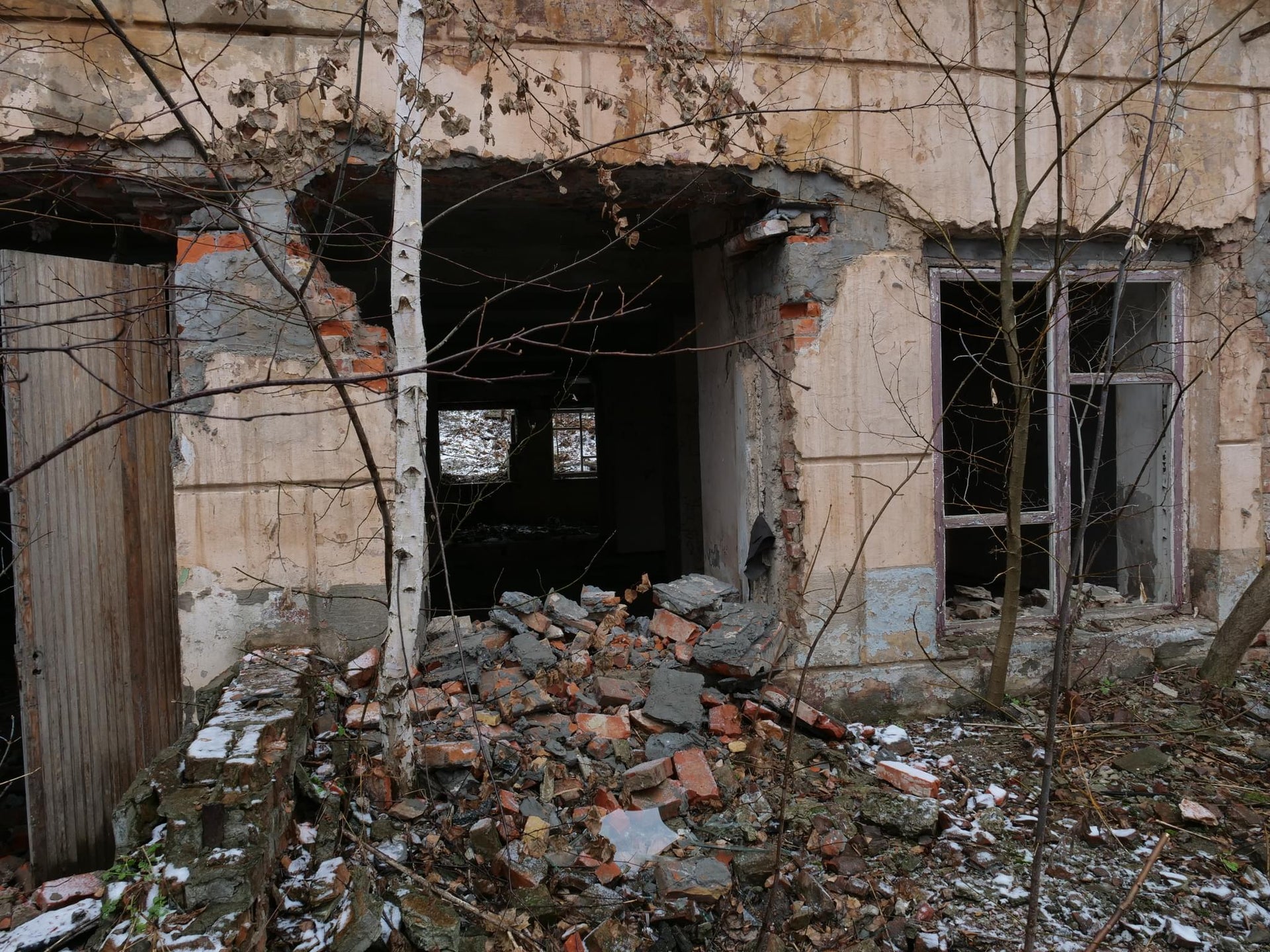 220 photos of Broken Down Brick Building in Snow – Fotoref