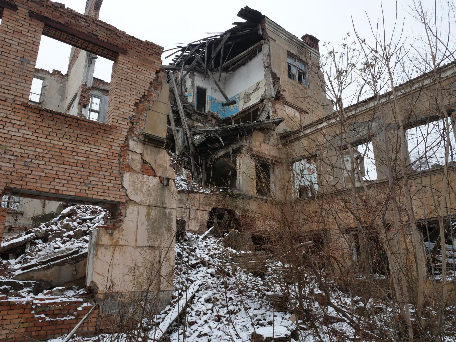 220 photos of Broken Down Brick Building in Snow – Fotoref