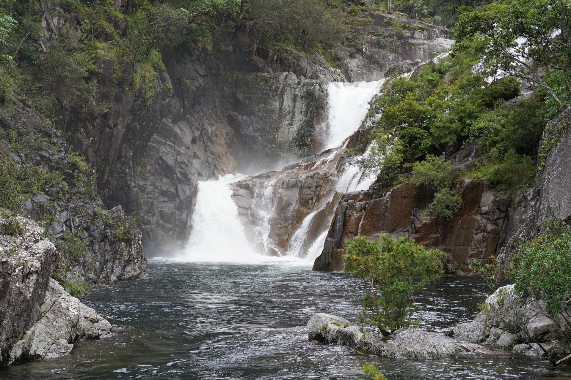 155 photos of Large Stepped Waterfall – Fotoref