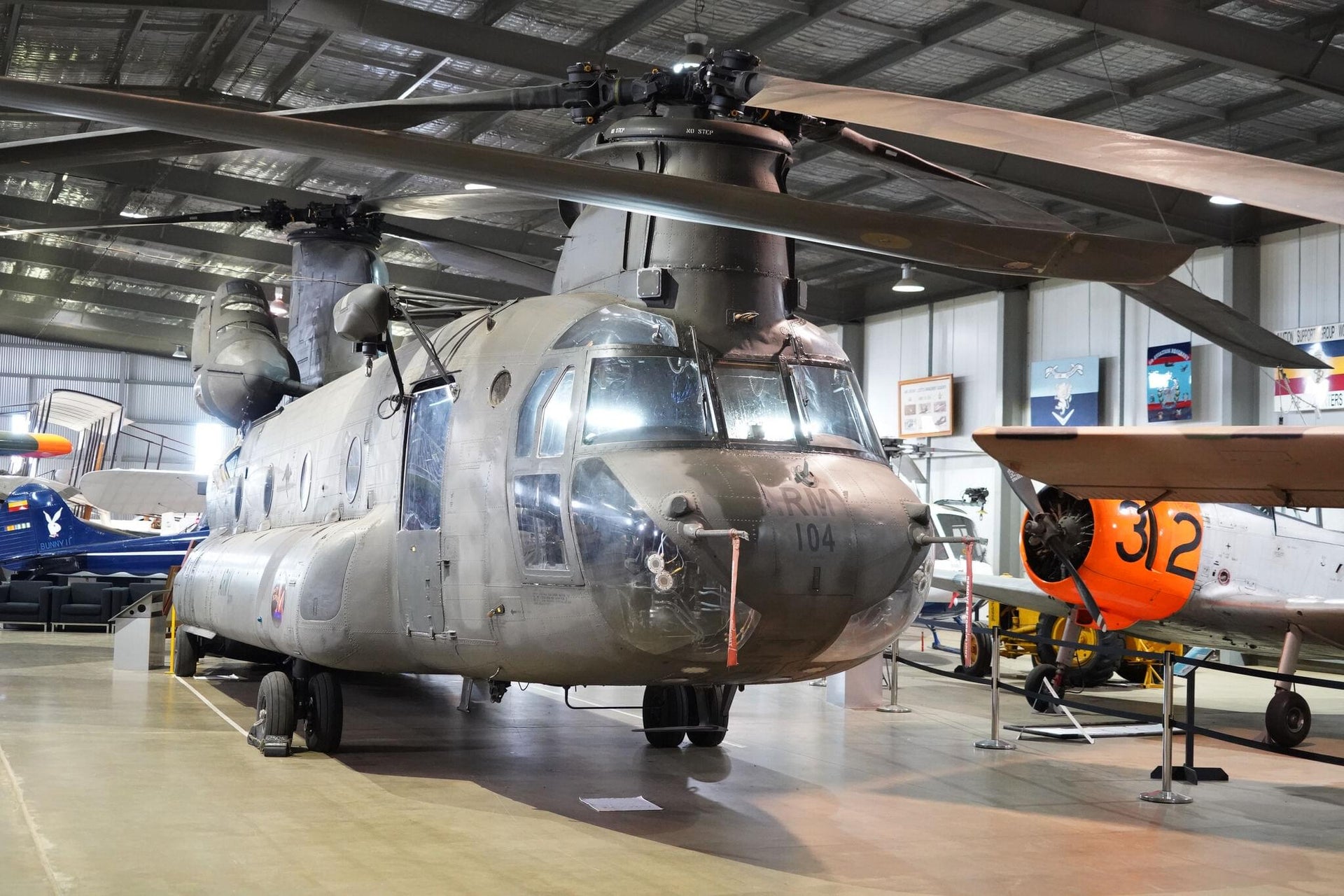 269 photos of Chinook CH-47 Exterion and Interior – Fotoref