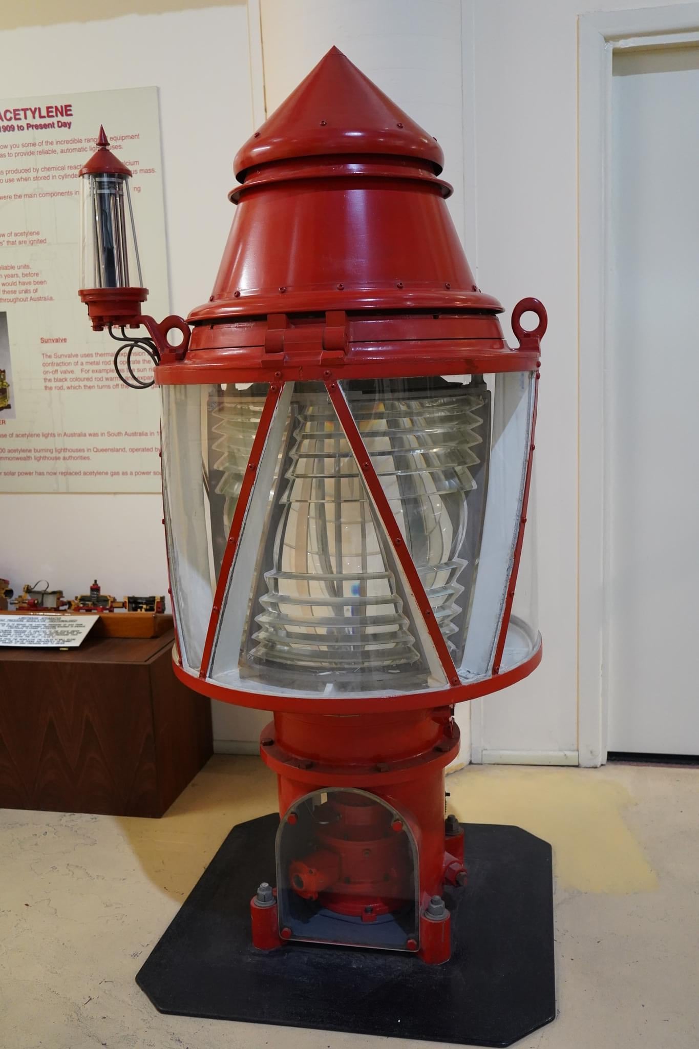 137 photos of Lighthouse Equipment – Fotoref