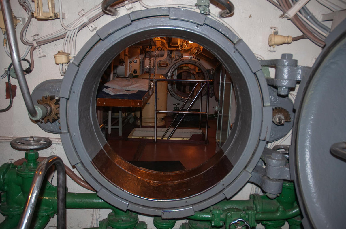 293 photos of D-2 Soviet Submarine Interior – Fotoref