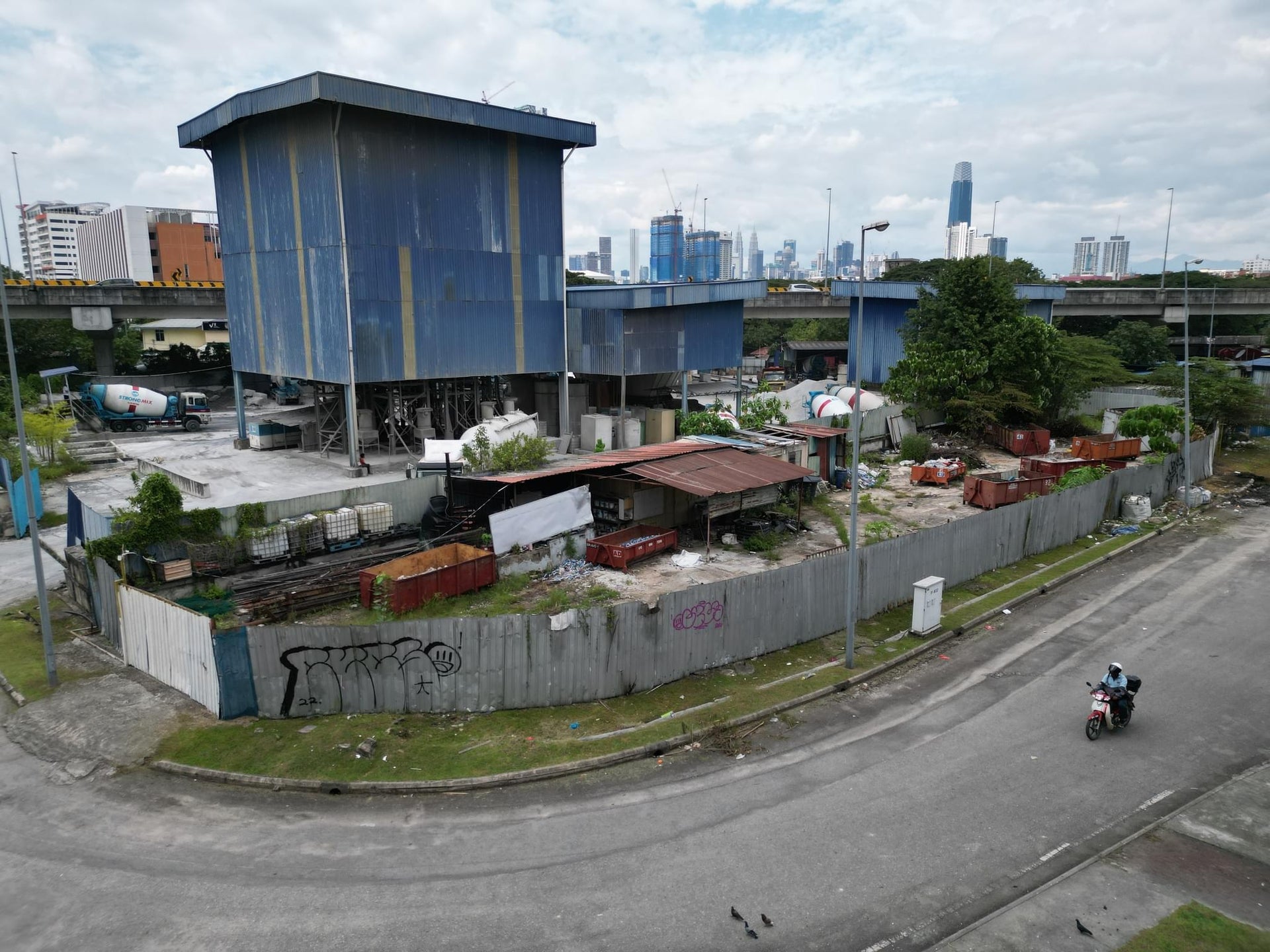 98 photos of Small Industrial Waste Sorting Warehouse – Fotoref